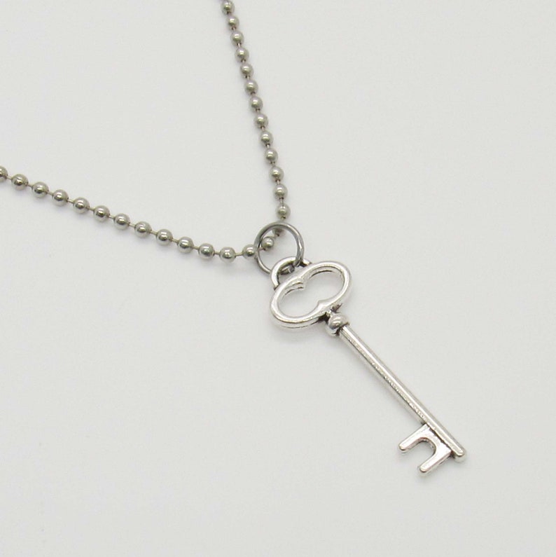 Vintage Style Antique Silver Key Pendant, Antique Silver Tone Small Key ...