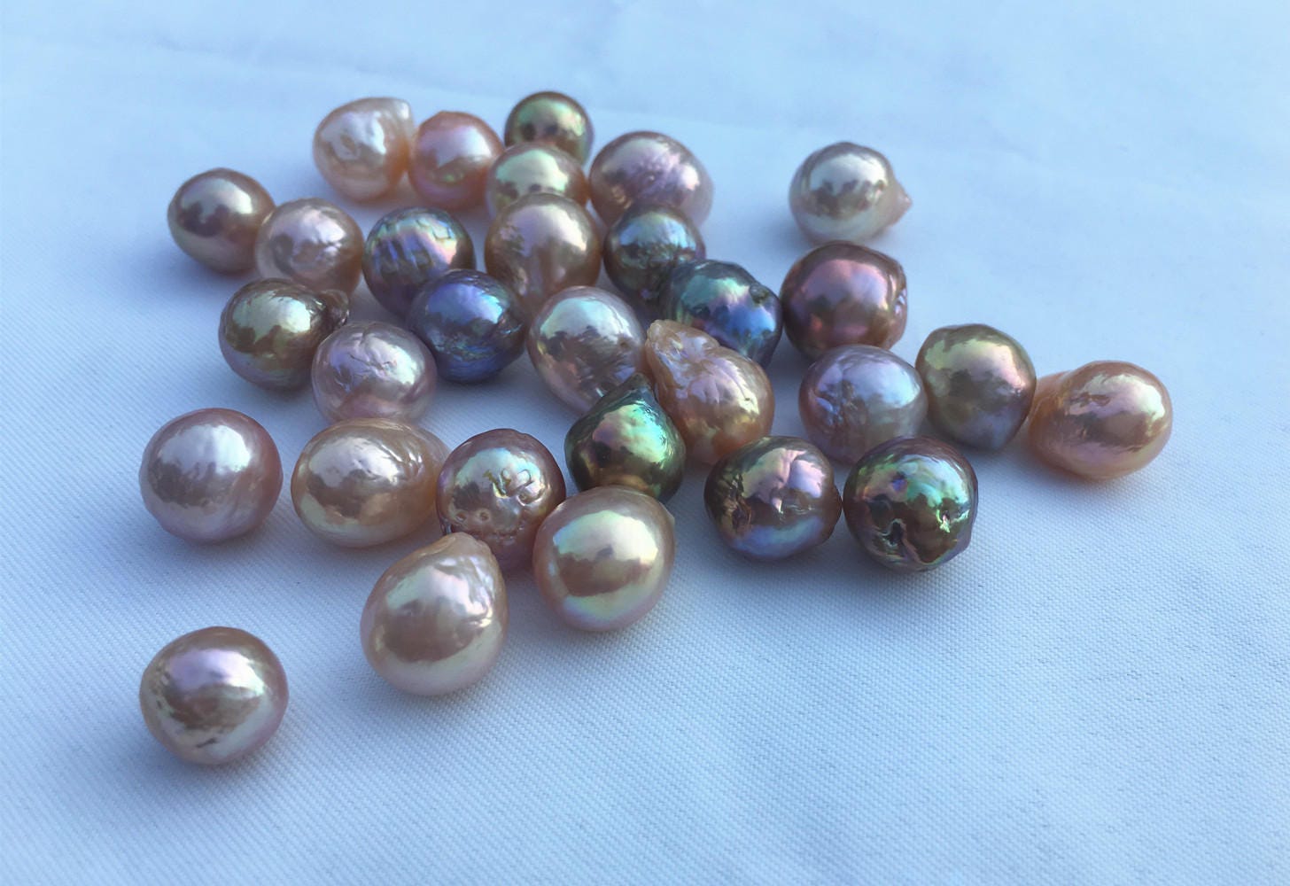 30 pcs 10.5-13 mm Metallic Green and Pink Ripple Loose Pearls | Etsy