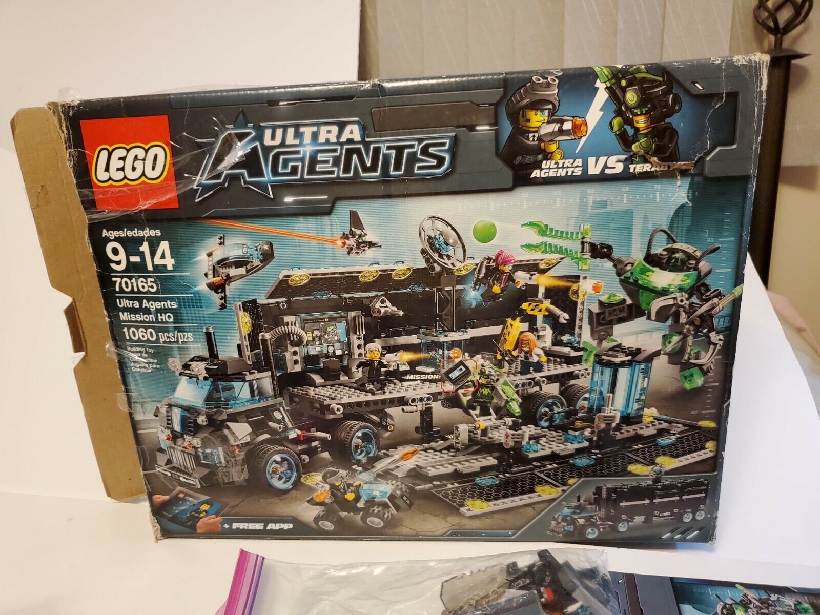 Lego Ultra Agents Mission Hq Minifigures