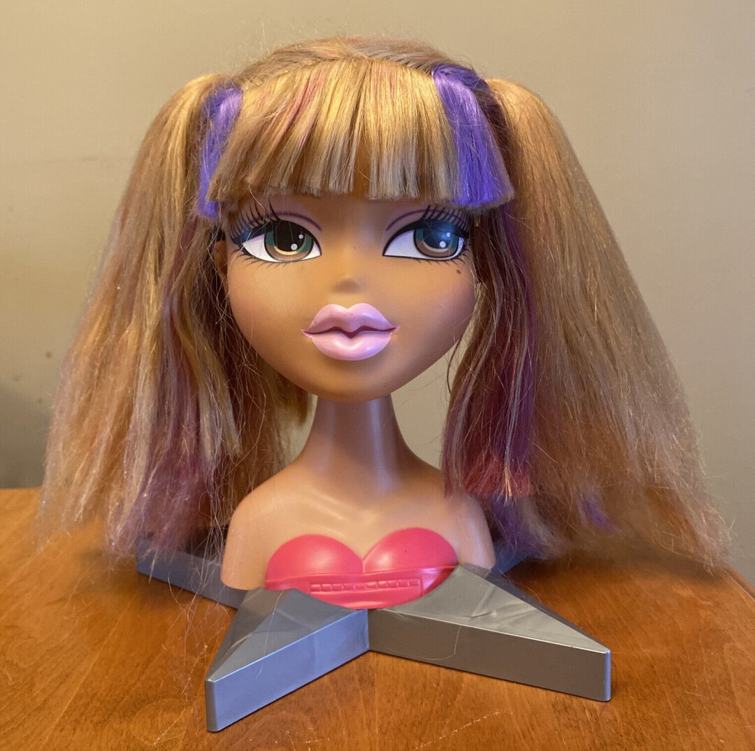 Bratz Twisty Styles Styling Head Yasmin Pre Owned Missing One Earring ...