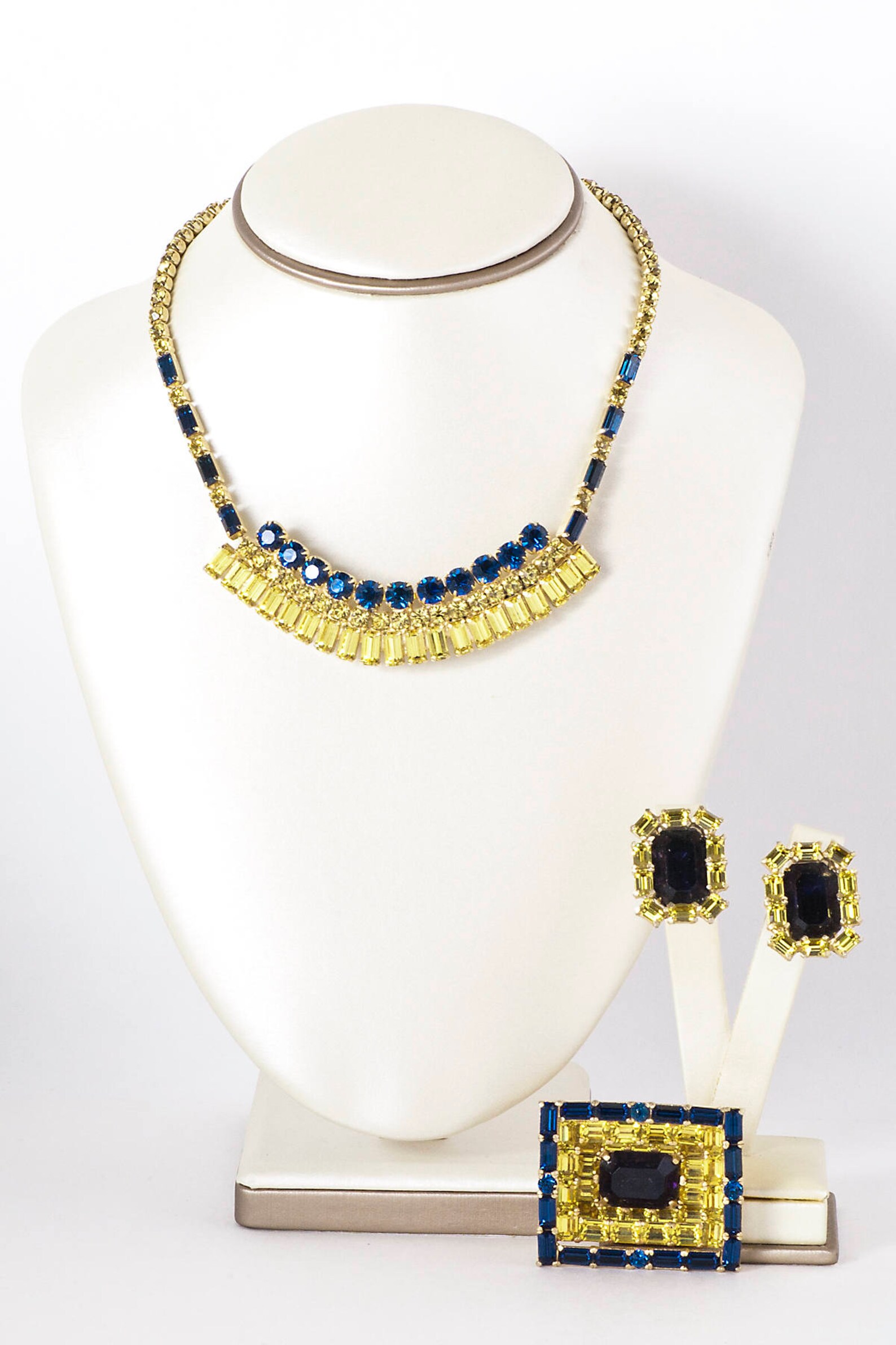 Vintage Jewelry Set - Vintage Costume Necklace, Earrings & Pin Jewelry ...