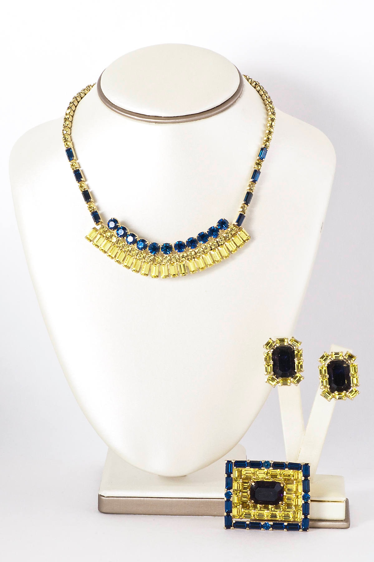 Vintage Jewelry Set - Vintage Costume Necklace, Earrings & Pin Jewelry ...