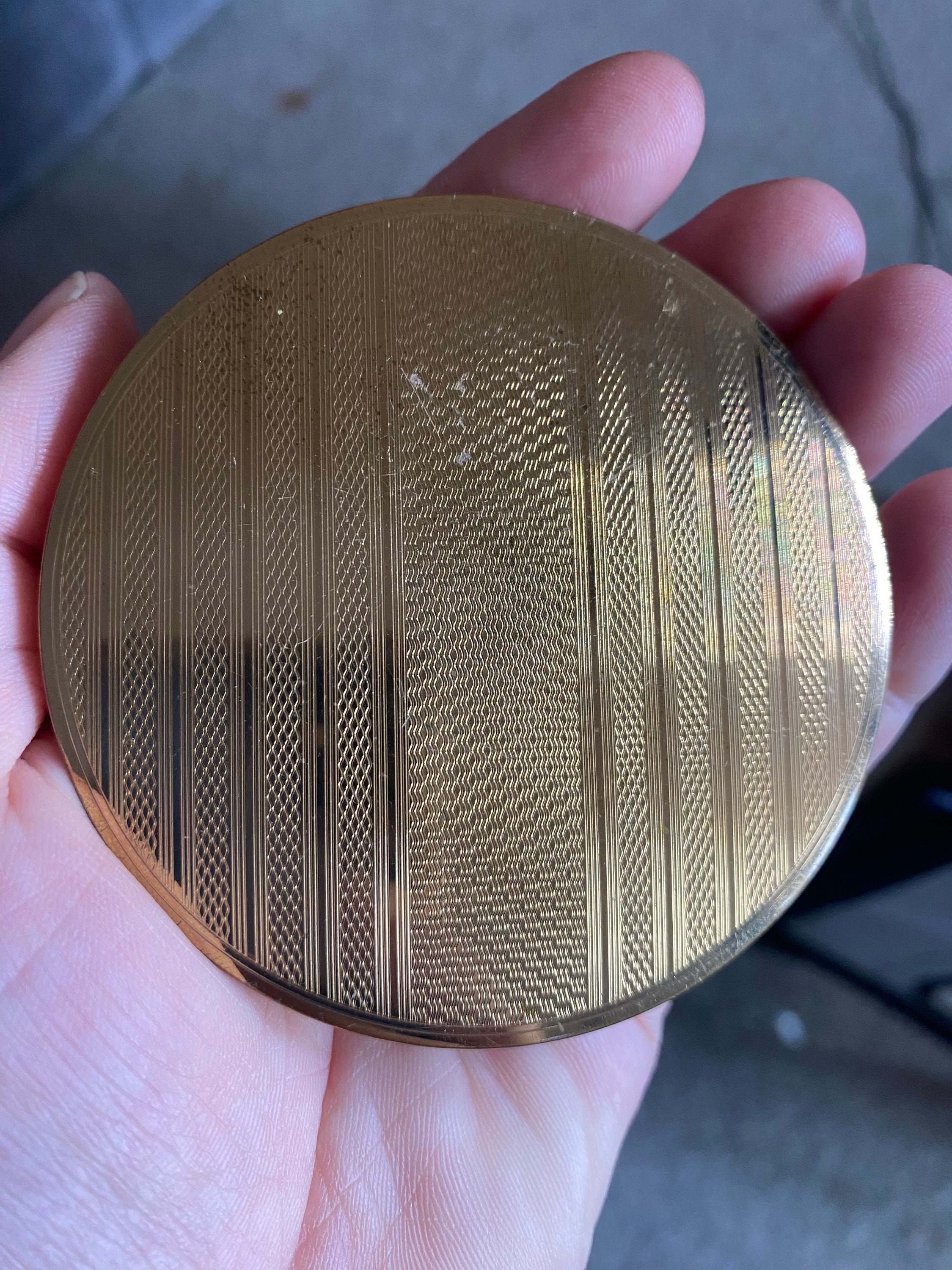 Vintage Powder Compact Stratton With Gold Engraving the Queen - Etsy