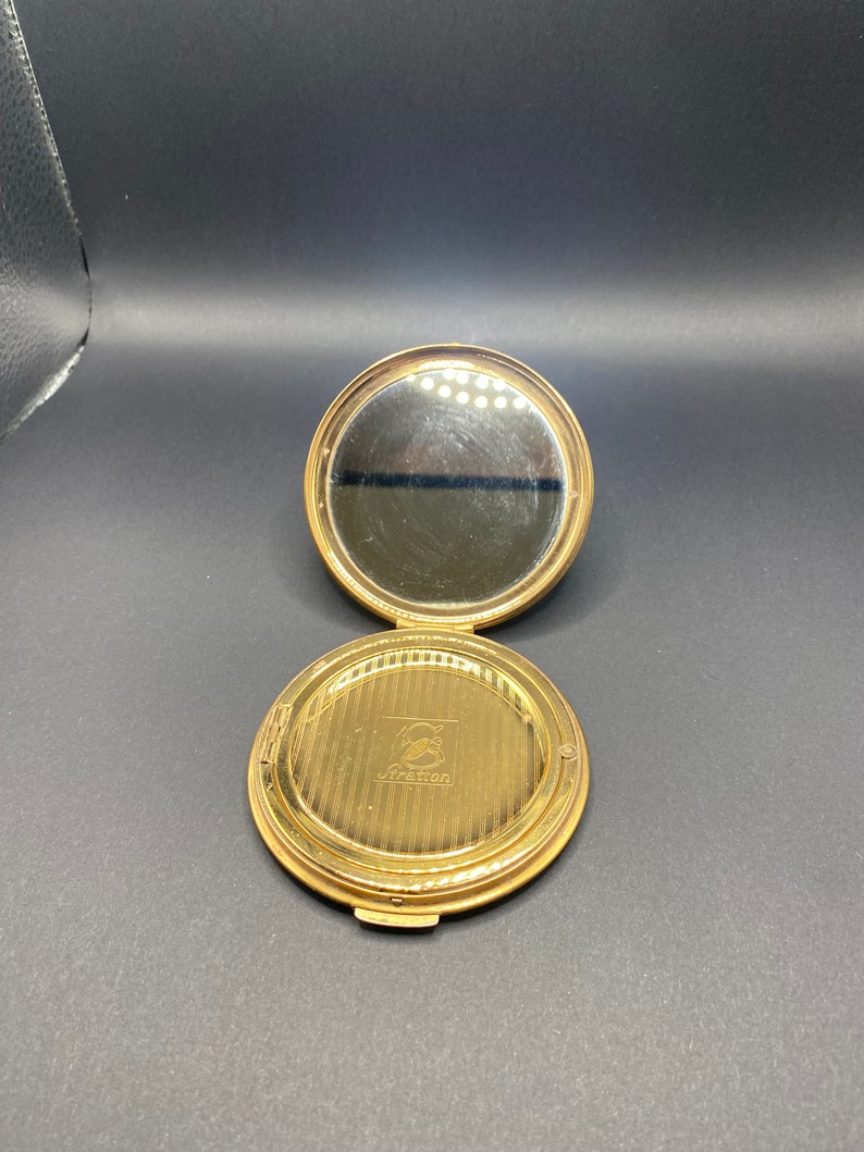 Vintage Powder Compact Stratton With Gold Engraving the Queen Shape ...
