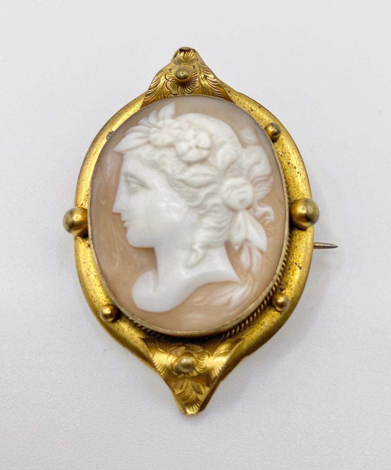 Antique Early Victorian Finely Carved Shell Cameo Showing the Goddess ...