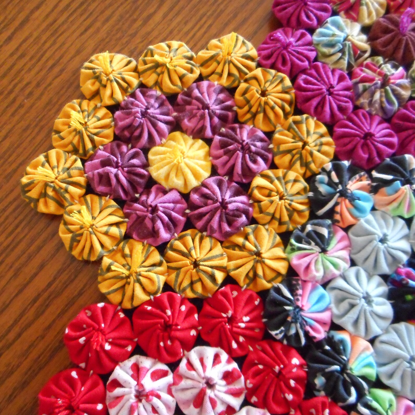 Small Yoyo Multi Color Trivet - Etsy