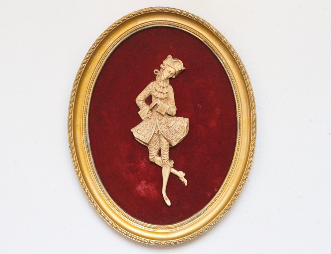 Louis XIV Italian Depose 3D Figure in Gold Oval Frame 18th Century Boho ...