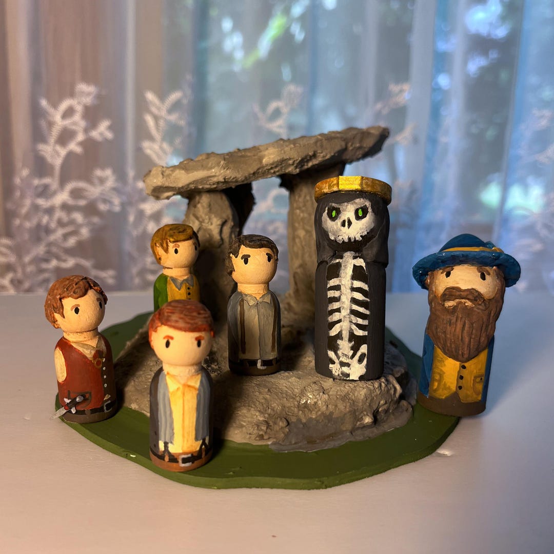 Barrow Wight Wooden Peg Doll Play Set - 6 Figures and a Play Base ...