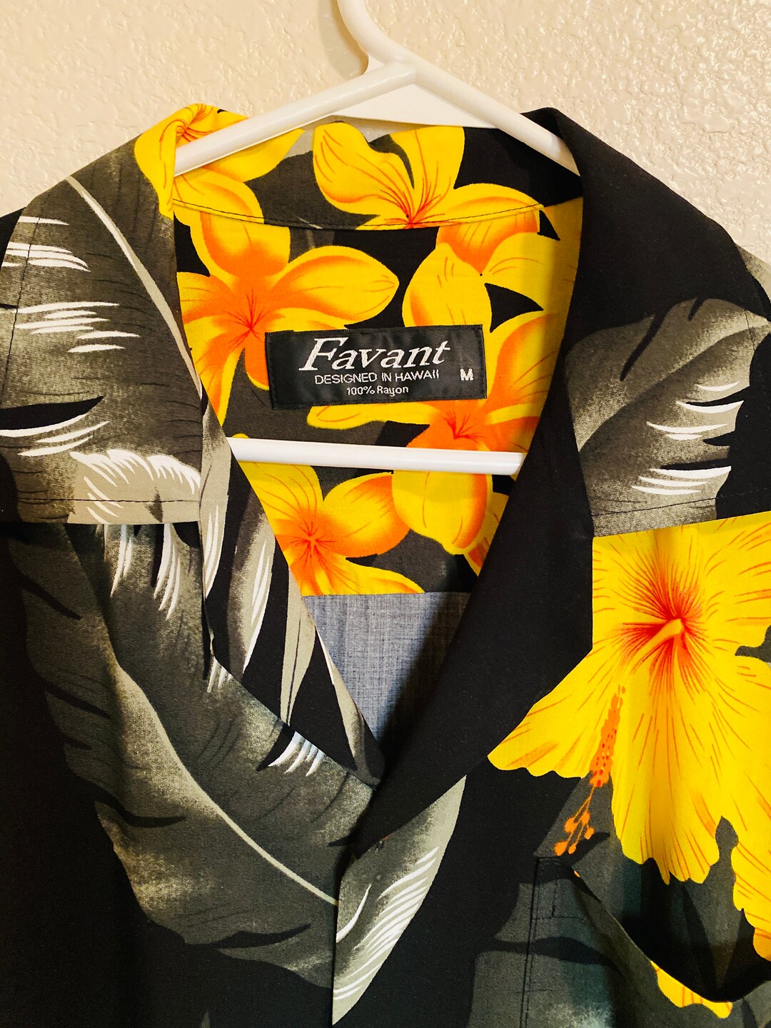 LOVELY Mens Hawaiian Shirt Made in Hawaii by 'favant' - Great!! - Etsy