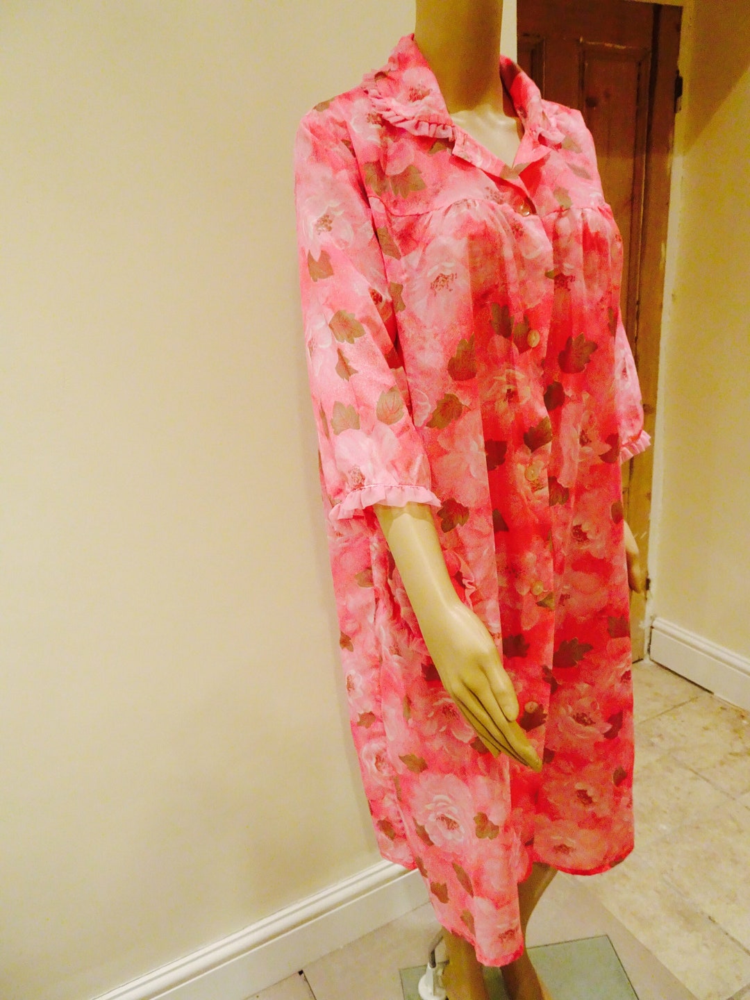 CUTE Vintage 1960's Nylon Pink Pinny / Dressing Gown With Roses on ...