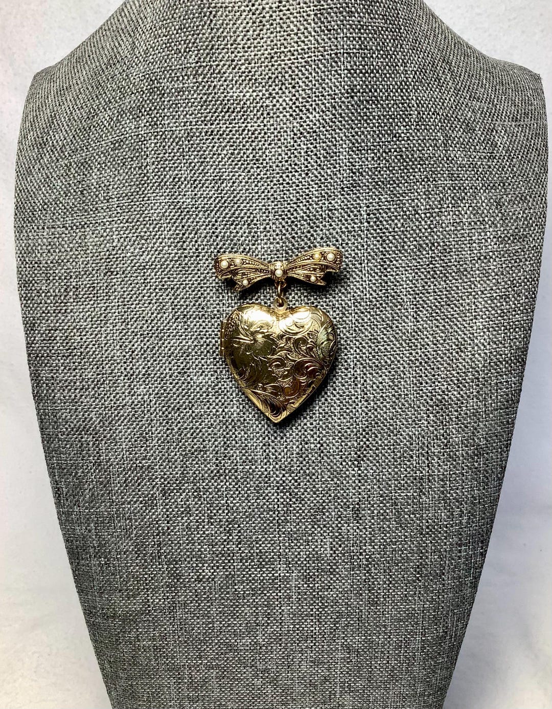 Vintage Heart Locket Pin Brooch Jewelry Gold Tone Bow Seed Pearl Etched ...