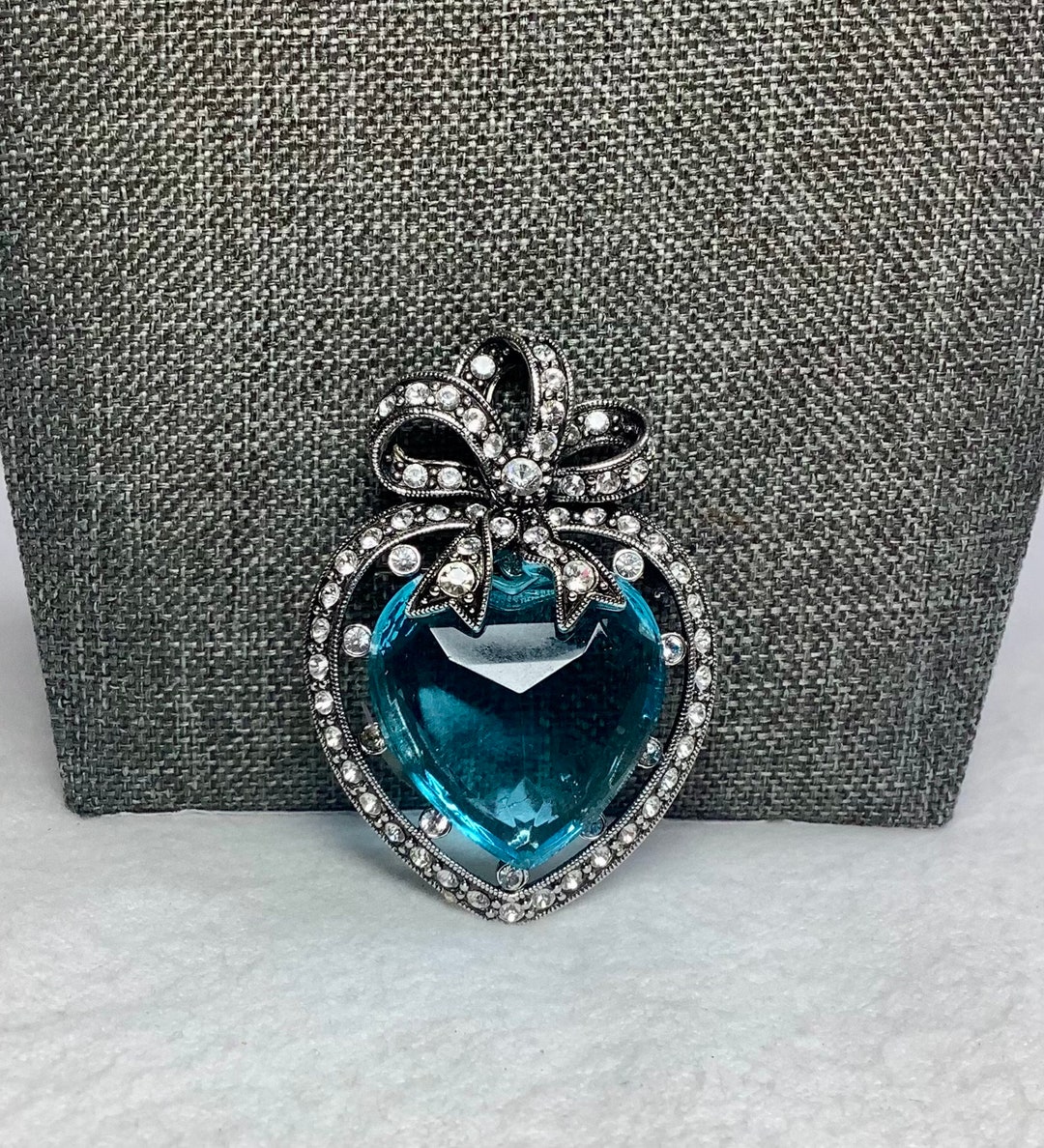 Vintage Blue Crystal Heart Brooch Pin Joan Rivers Signed Designer ...