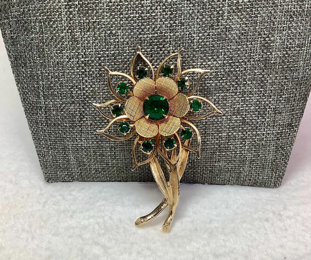 Vintage Green Rhinestone Flower Brooch Pin Jewelry Floral Gold Tone ...