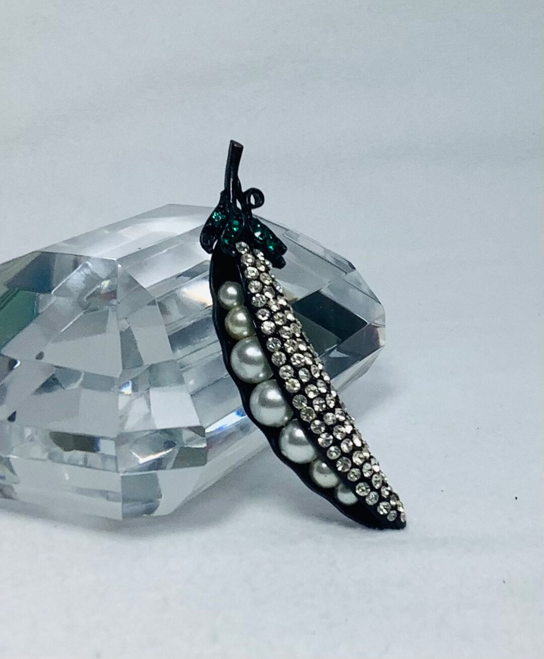 Vintage Brooch Pea Pod Weiss Signed Pin Jewelry Faux Shimmer Pearl ...