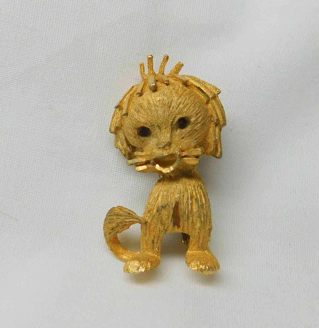 Vintage Lion Brooch Pin Jewelry Carved Gold Tone Metal Red Rhinestone ...
