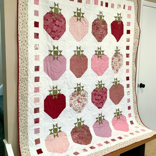 Strawberry Quilt - Etsy