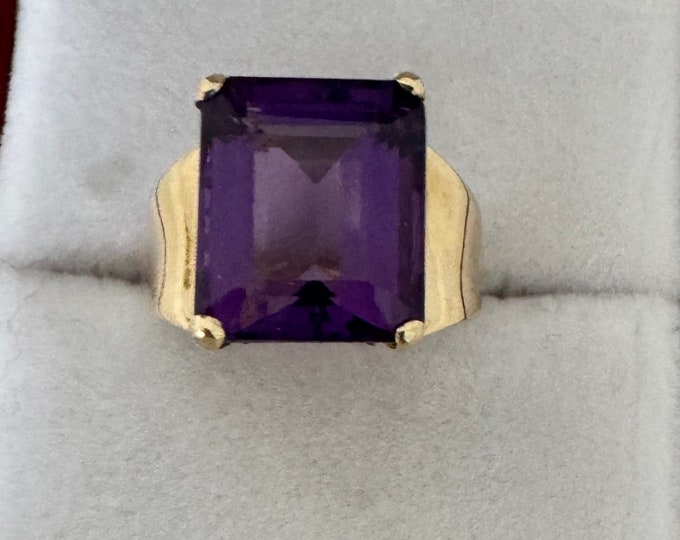 10K Solid Gold Emerald Stepped Cut Amethyst Gemstone Ring Concave ...