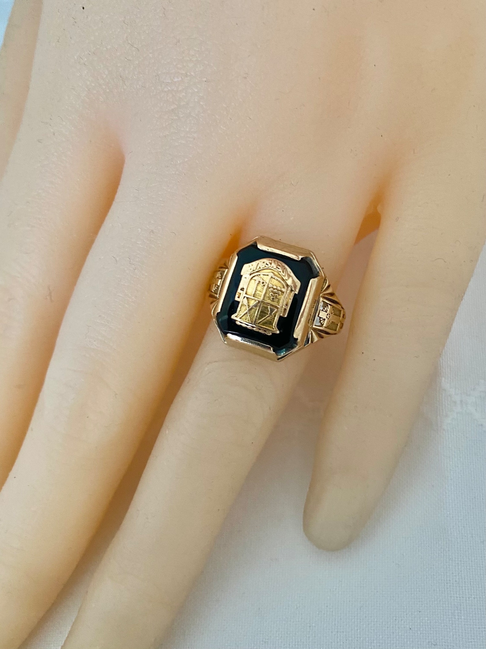 10K Solid Gold 1940 Bladensburg Class Ring Aged Patina Some Wear ...