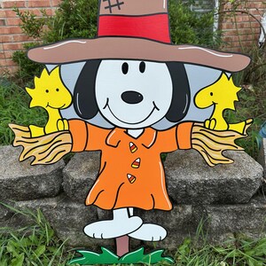 Peanuts Halloween Yard Art Snoopy as a Scarecrow - Etsy