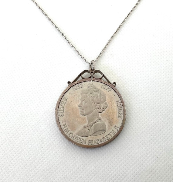 Queen Elizabeth II Silver Jubilee Medallion Necklace … - Gem
