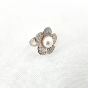 Sterling Silver Chunky Flower Ring With Large Real Pearl Vintage ...