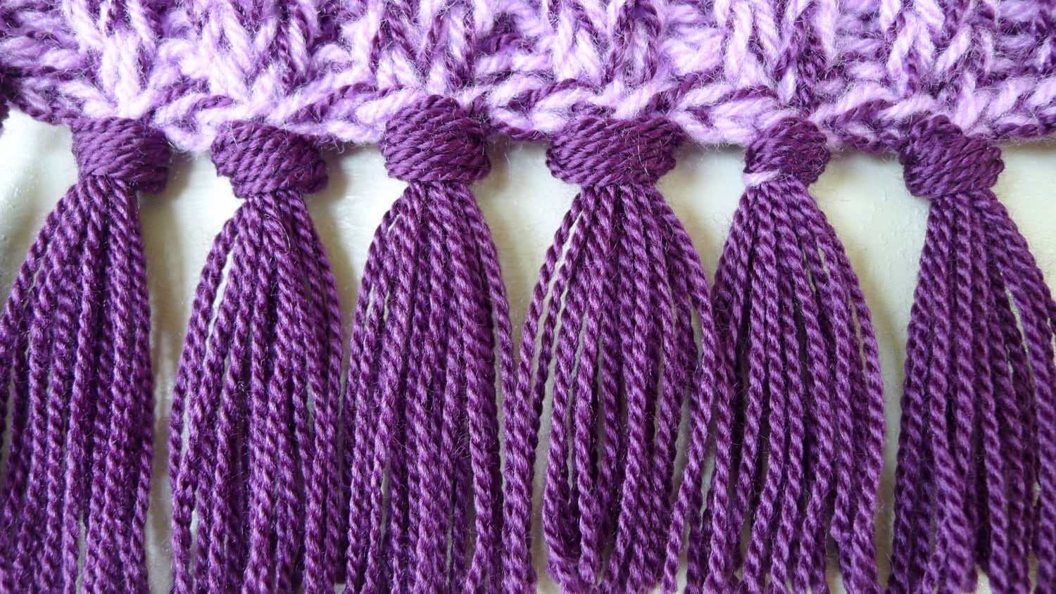 Bufanda de punto hecha a mano. Bufanda morada. Bufanda con flecos ...