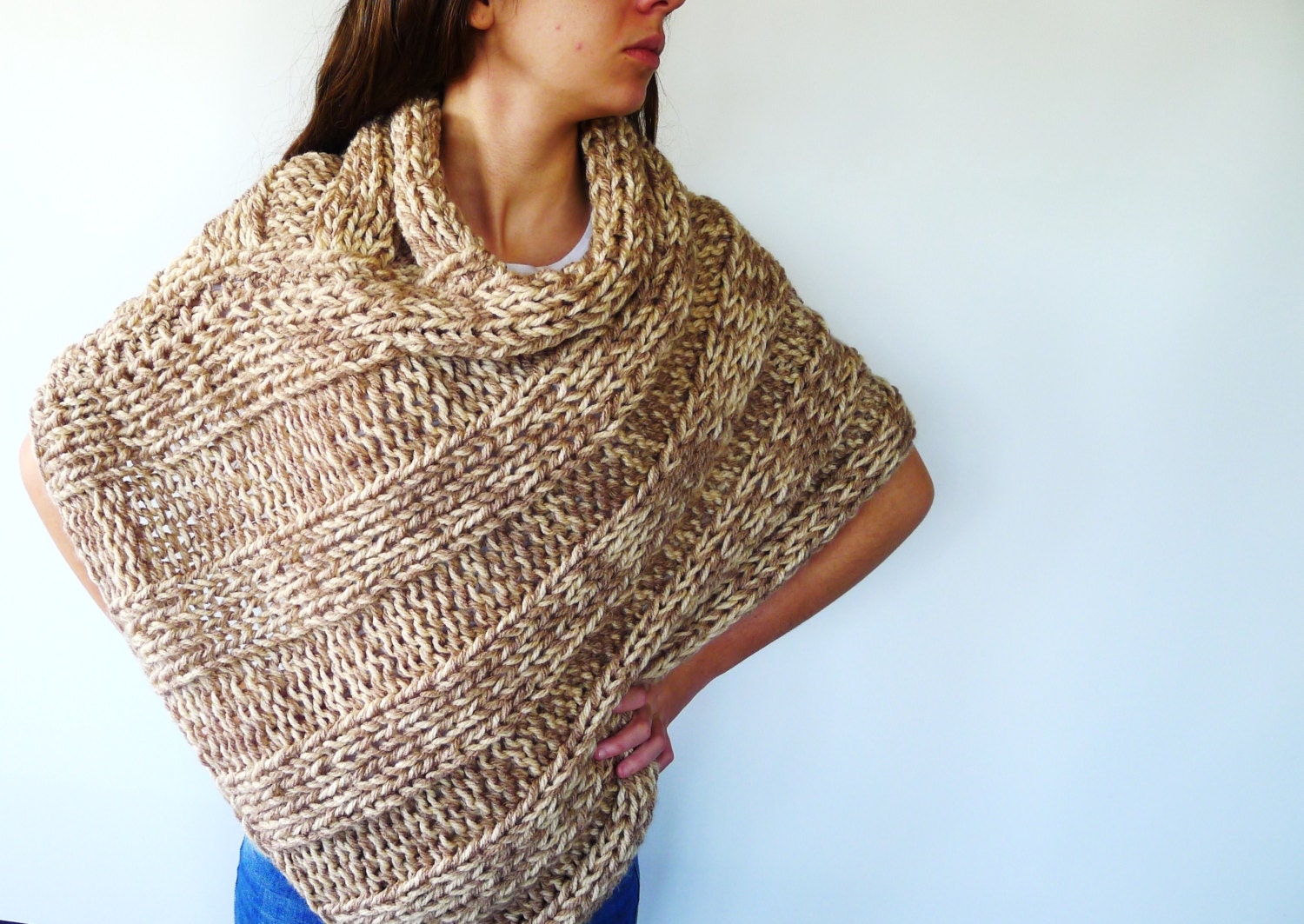 Poncho beige de punto | Ponchos de lana para mujer | Chales tejidos a ...