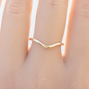 Simple Curved Wedding Band, Minimalist Shape Wedding Ring, 14k Plain ...
