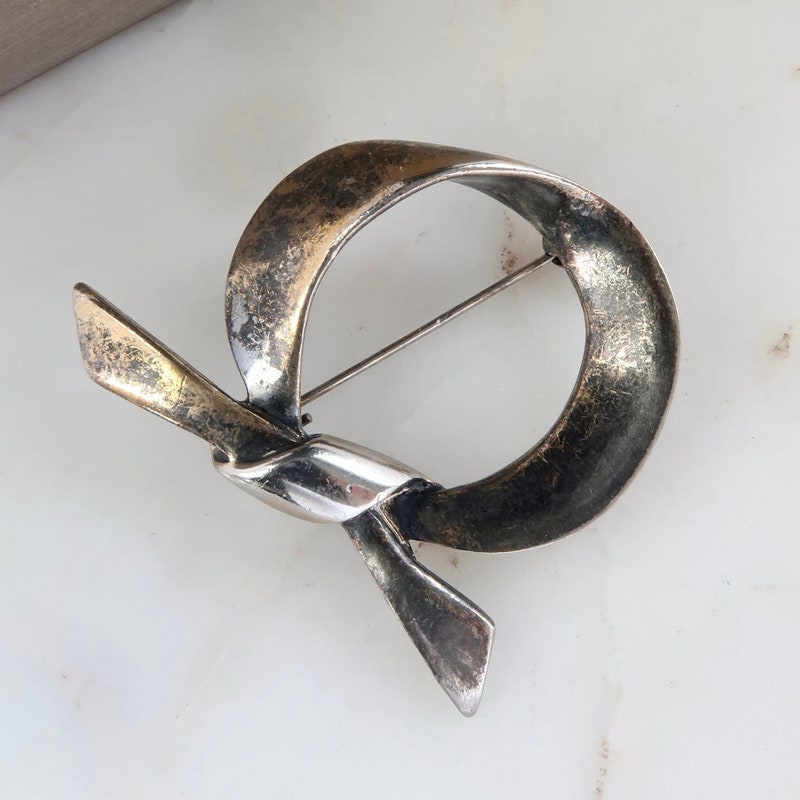 Love Knot Brooch - Etsy