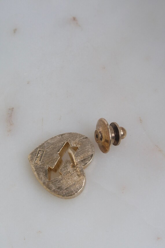 Vintage Avon Heart Arrow Lapel Pin - Gem