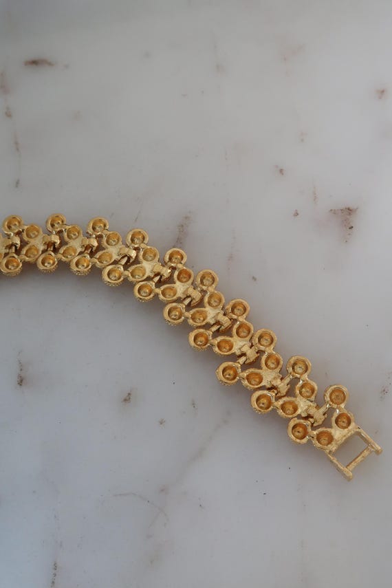 Vintage 1998 AVON Goldtone Hazelnut Bracelet - Gem