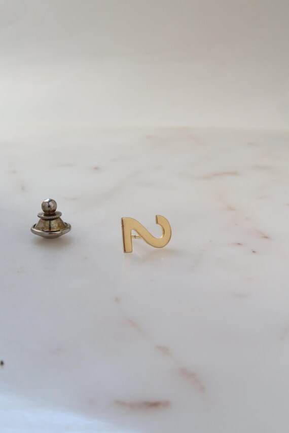 Vintage Gold Number 2 Lapel Pin - Gem