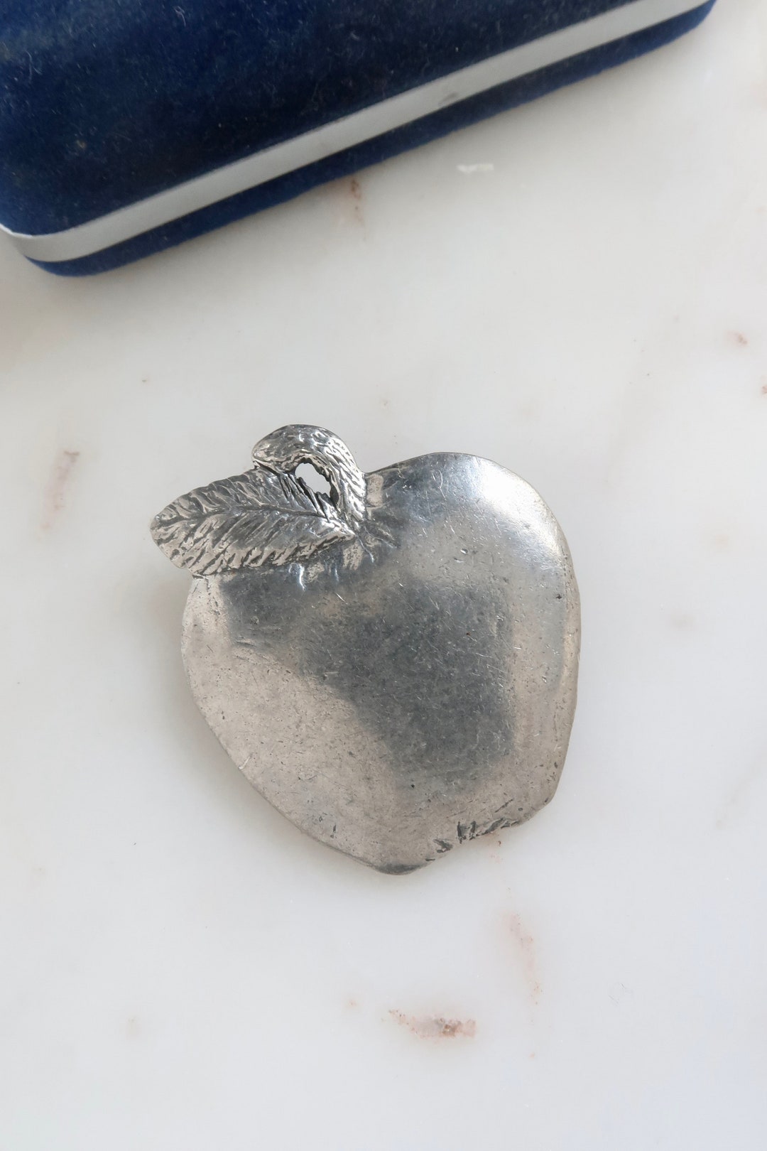 Vintage Sheridan Apple Brooch - Etsy