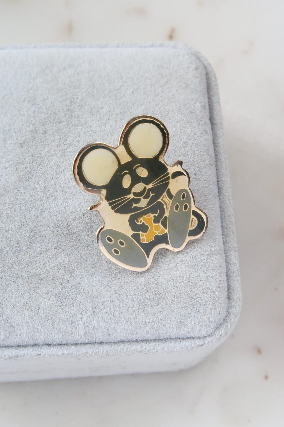 Vintage Swib Taiwan Mouse Holding Cheese Gold Lapel Pin - Etsy