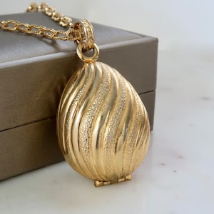 Vintage 1968 Avon Golden Charmer Perfume Locket Necklace - Etsy