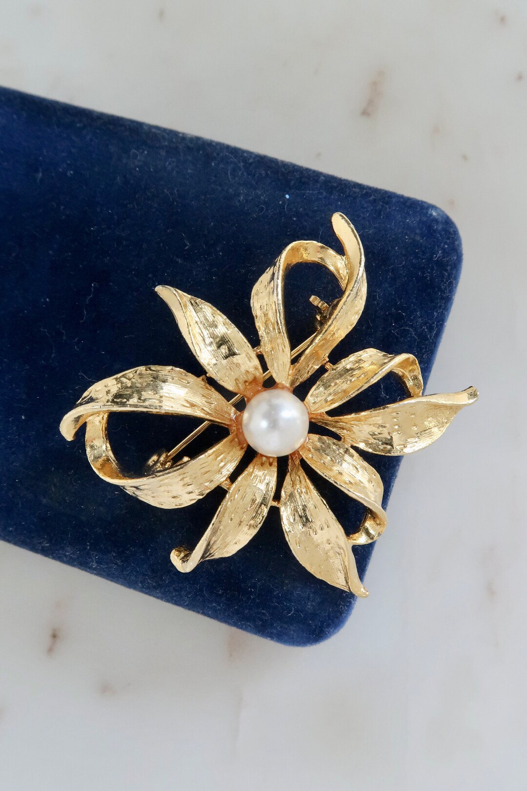 Vintage Gold Ribbon Flower Brooch - Etsy