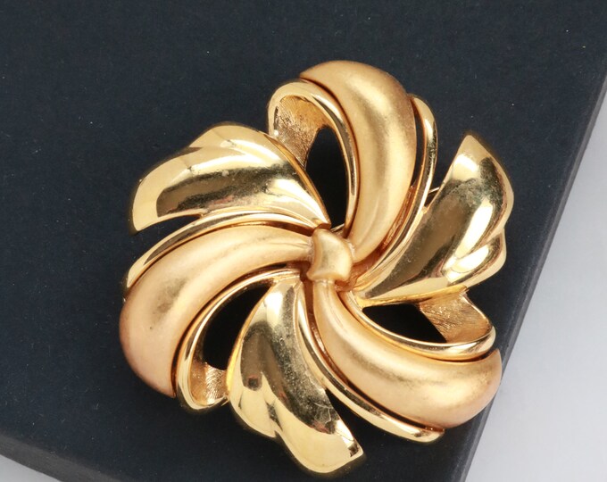 Vintage Monet Gold Flower Brooch - Etsy