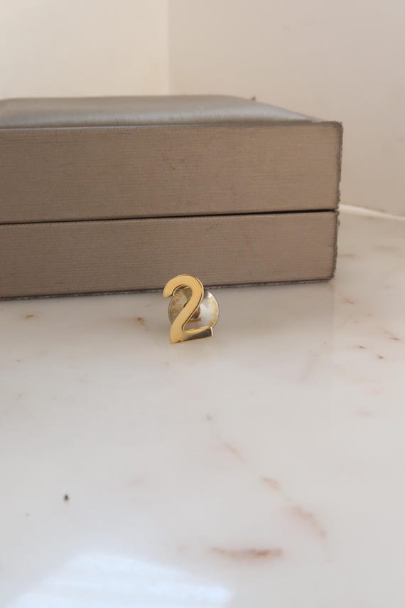 Vintage Gold Number 2 Lapel Pin - Gem