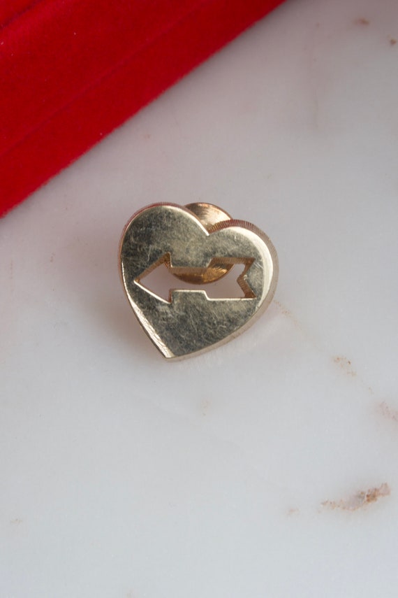 Vintage Avon Heart Arrow Lapel Pin - Gem