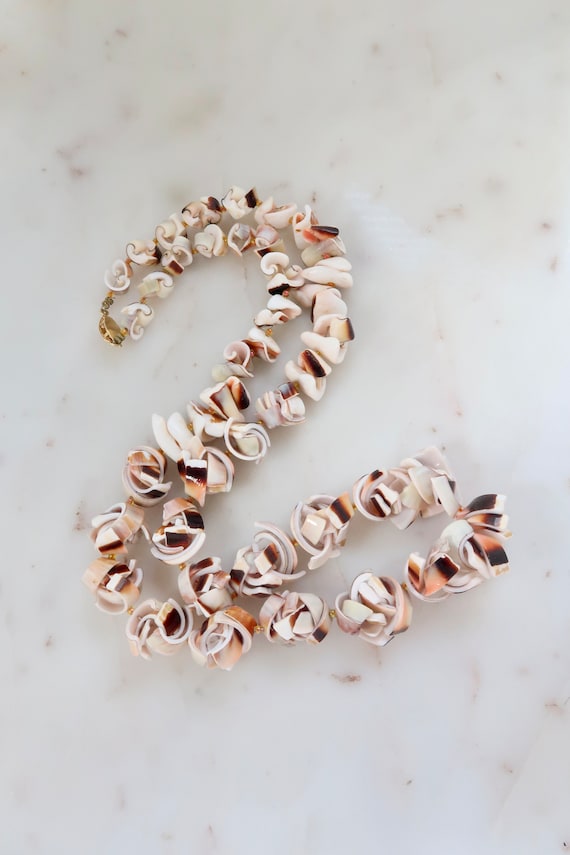 Real vintage shell necklace - Gem