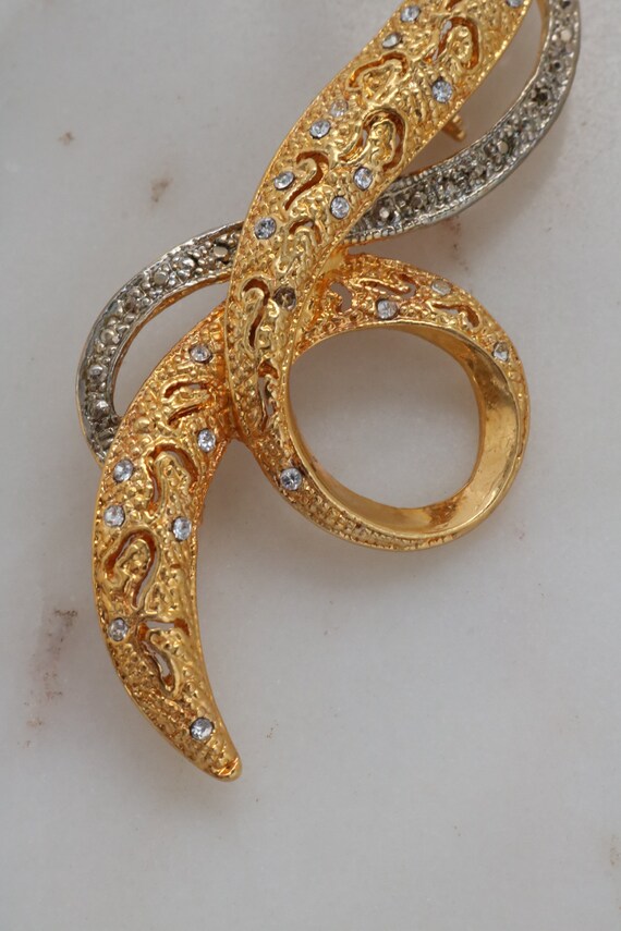 Vintage Avon OS Silver & Gold Ribbon Brooch - Ribbon … - Gem