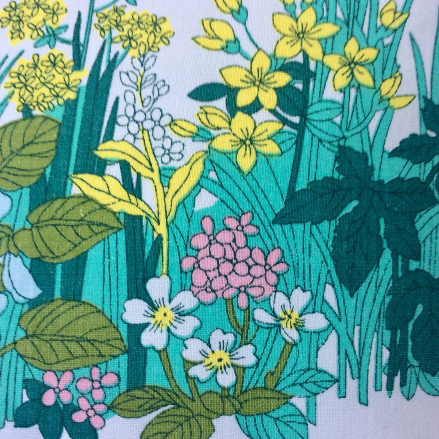 Pat Albeck Vintage Garden Fabric Cushion - Etsy UK