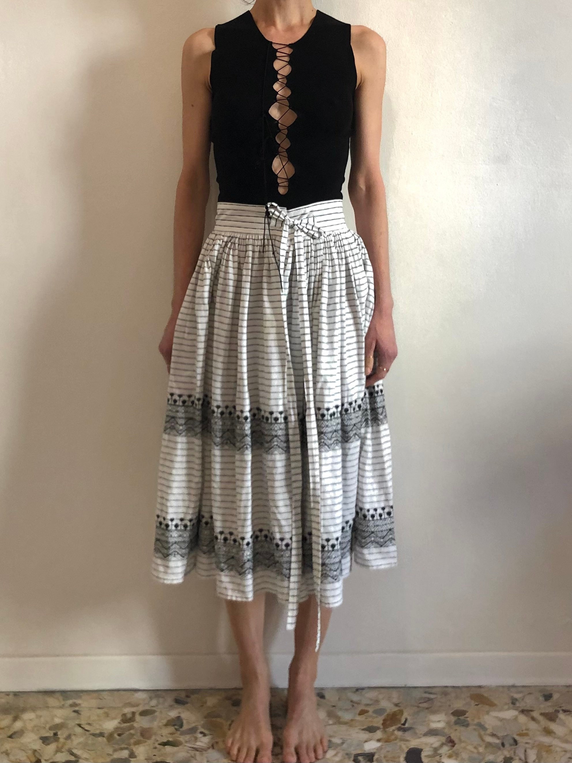 80年代ケンゾーペザントスカートストライプコットンと刺繍の夏用 80年代ケンゾーペザントスカートストライプコットンと刺繍の夏用