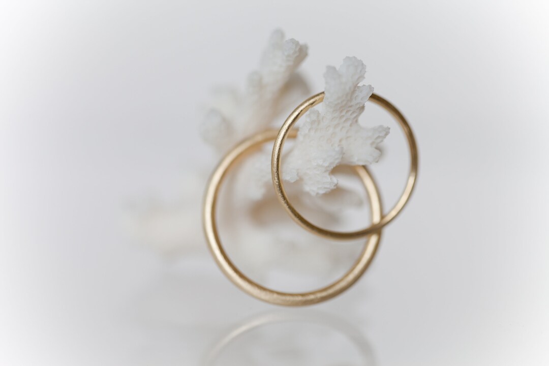 Round Slim Wedding Rings Set, Wedding Rings Minimal Berlin, Gold ...