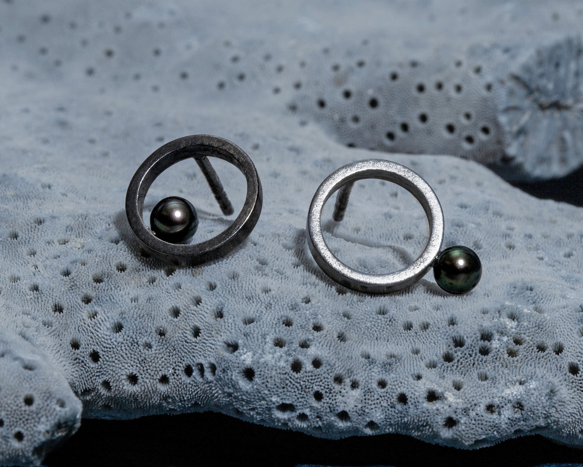 Schwarze Perlen Ohrstecker schwarze Perlenohrringe schwarze - Etsy.de