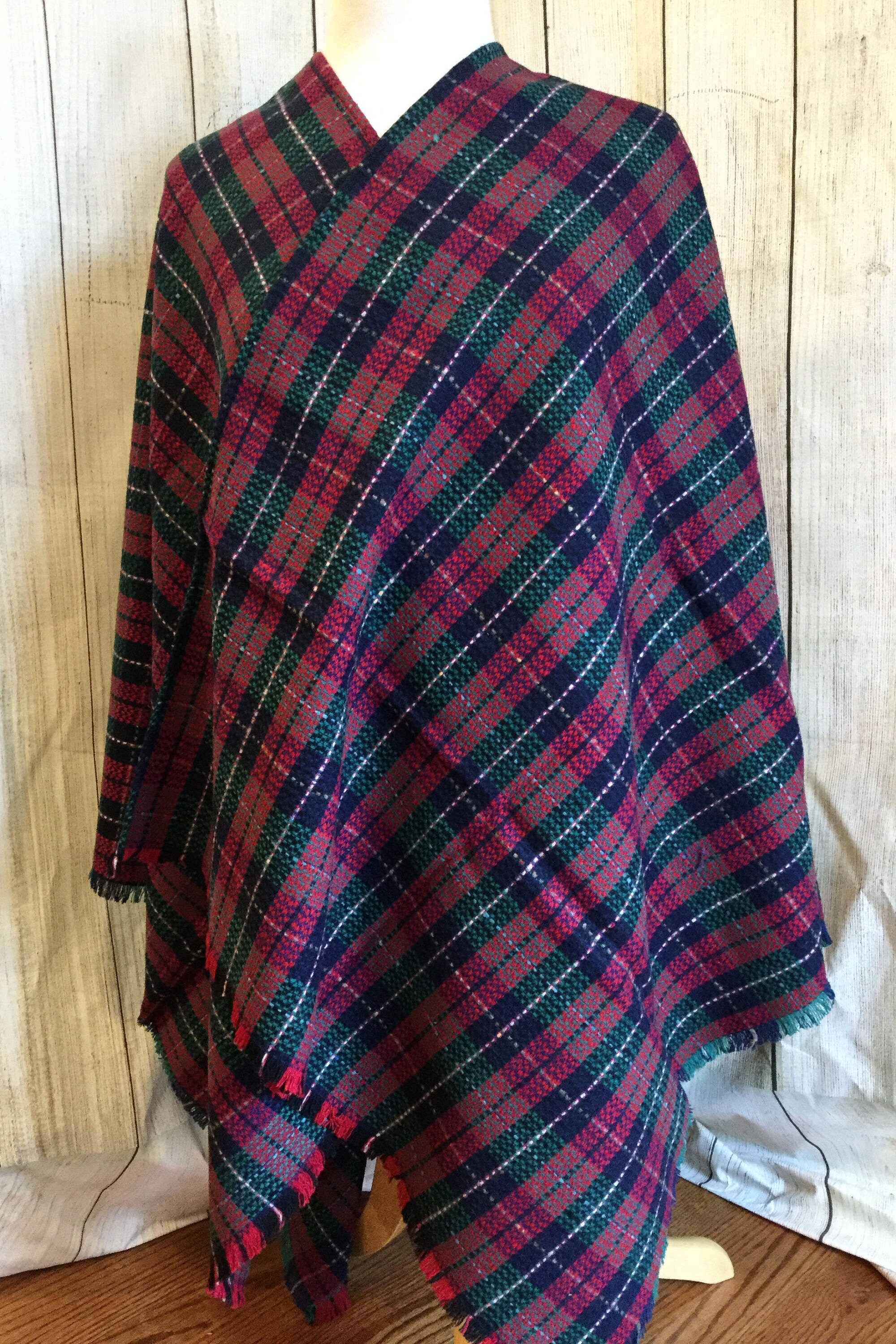 Heavy Poly/Wool Red/Green Plaid Poncho with Fringe - Etsy.de