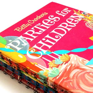 Vintage Chapter Story Book Bunnicula. Vintage Halloween Books. Junk ...