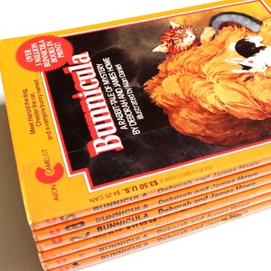 Vintage Chapter Story Book Bunnicula. Vintage Halloween Books. Junk ...