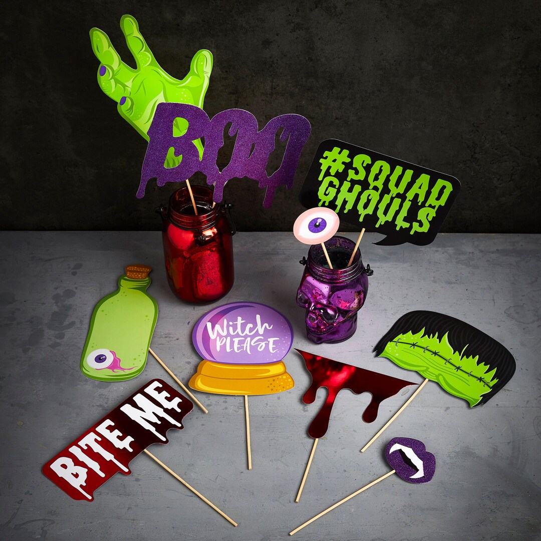 FABULOUSLY CREEPY HALLOWEEN Photo Booth Props for a Spoktackular ...