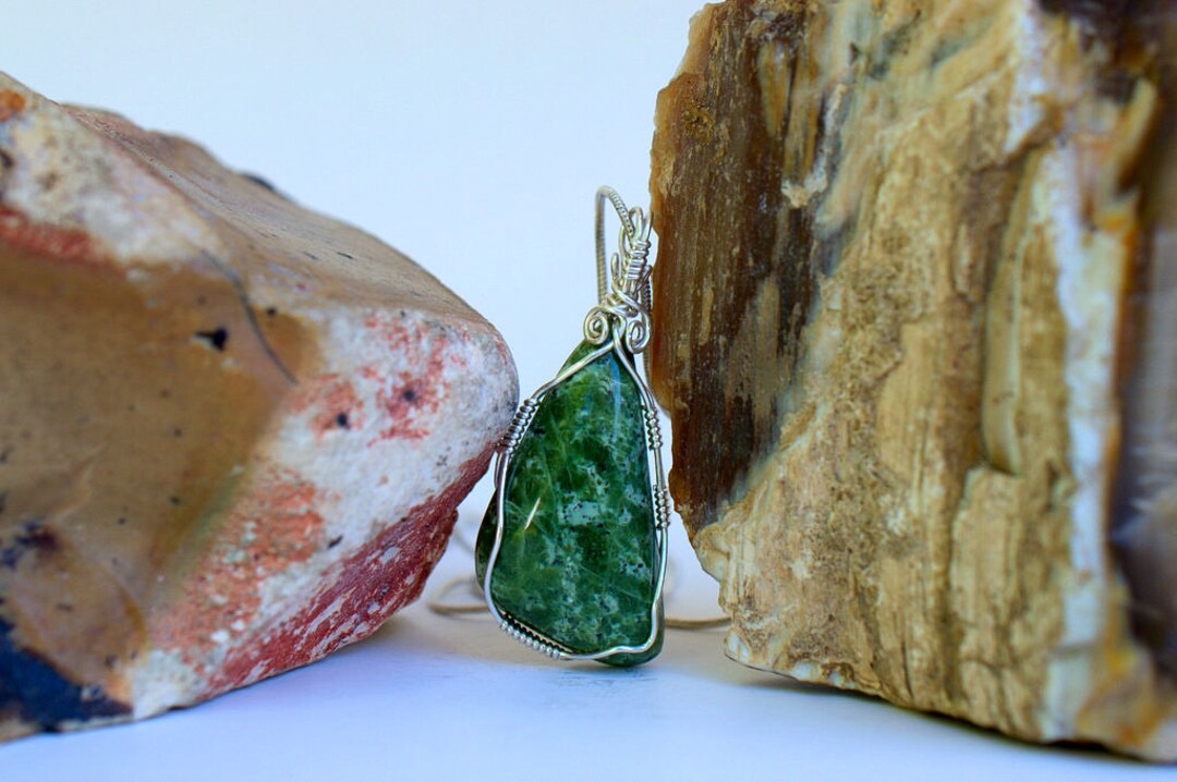 Green Mineral, Serpentine Jade Stone Necklace - Etsy